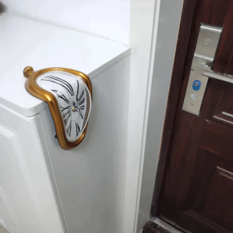 🎊Melting Time Warp Clock🎁 – infinitias